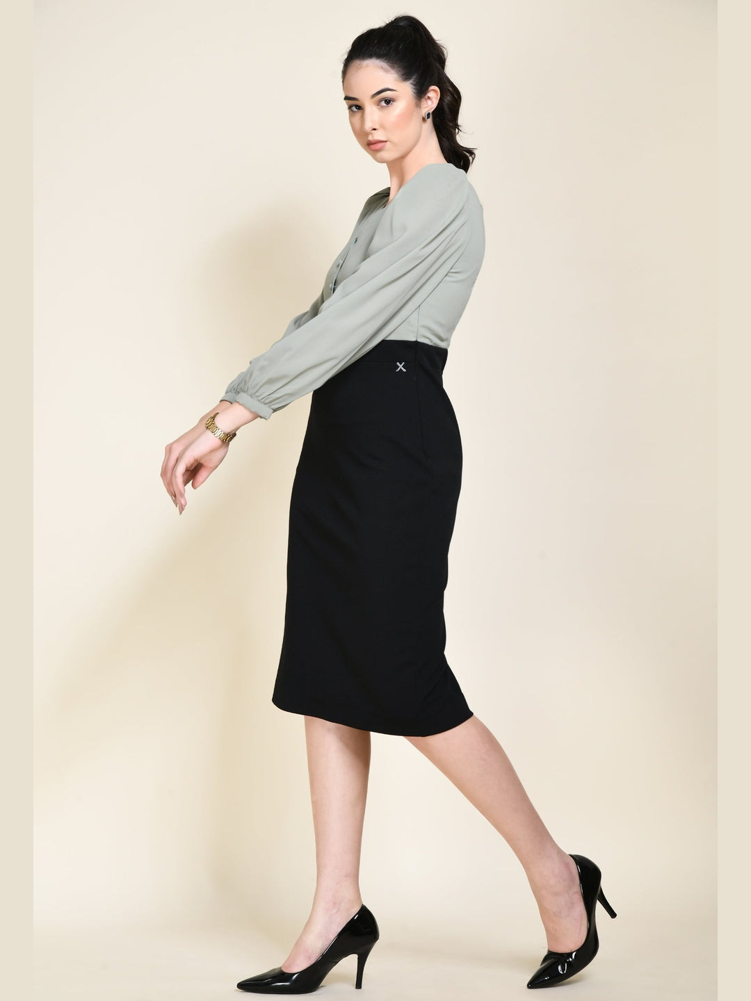 Exude Style Colour Blocked Sheath Dress (Black + Pista Green)